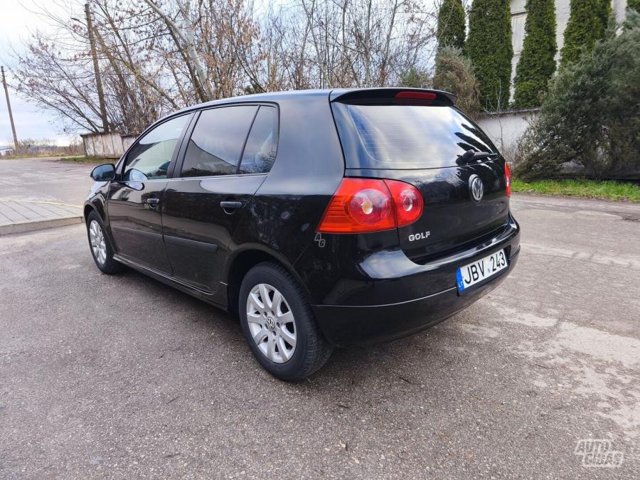 Melns Volkswagen Golf 2005 Kauņa, ar dzinēja tilpumu 1.60 L un nobraukumu 275 tūkst. km par 1200 €, foto 3 vietnē AUTOMOTO.COM.LV