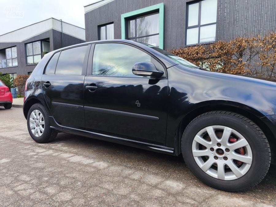 Melns Volkswagen Golf 2005 Kauņa, ar dzinēja tilpumu 1.60 L un nobraukumu 275 tūkst. km par 1200 €, foto 10 vietnē AUTOMOTO.COM.LV