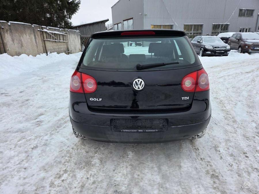 Black Volkswagen Golf 2005 in Utena, with an engine capacity of 1.90 L and mileage of 281 thousand km for 2350 €, photo 5 on AUTOMOTO.COM.LV