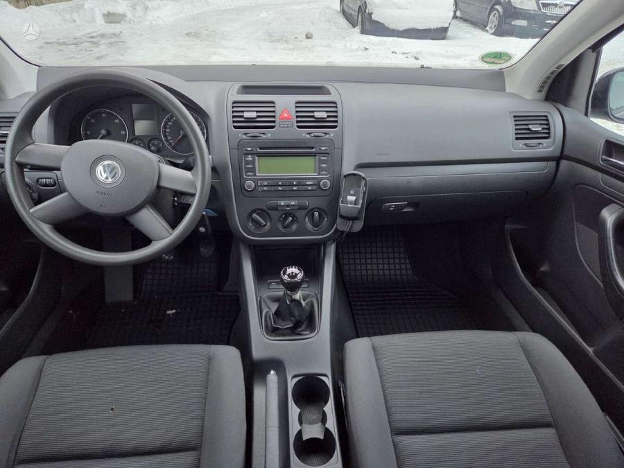 Black Volkswagen Golf 2005 in Utena, with an engine capacity of 1.90 L and mileage of 281 thousand km for 2350 €, photo 10 on AUTOMOTO.COM.LV