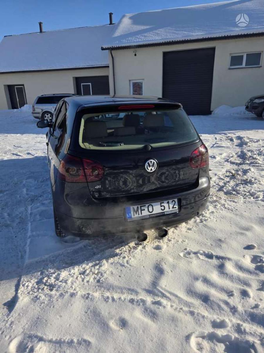 Melns Volkswagen Golf 2005 Biržai, ar dzinēja tilpumu 2.00 L un nobraukumu 330 tūkst. km par 2100 €, foto 8 vietnē AUTOMOTO.COM.LV