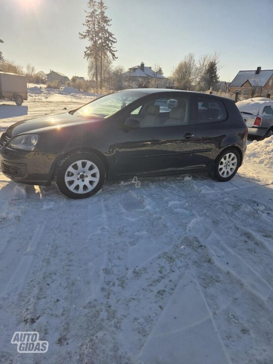 Black Volkswagen Golf 2005 in Birzai, with an engine capacity of 2.00 L and mileage of 330 thousand km for 2100 €, photo 2 on AUTOMOTO.COM.LV