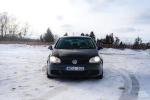 Melns Volkswagen Golf 2005 Kauņa, ar dzinēja tilpumu 1.90 L un nobraukumu 407 tūkst. km par 1100 €, foto 2 vietnē AUTOMOTO.COM.LV