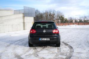 Melns Volkswagen Golf 2005 Kauņa, ar dzinēja tilpumu 1.90 L un nobraukumu 407 tūkst. km par 1100 €, foto 5 vietnē AUTOMOTO.COM.LV