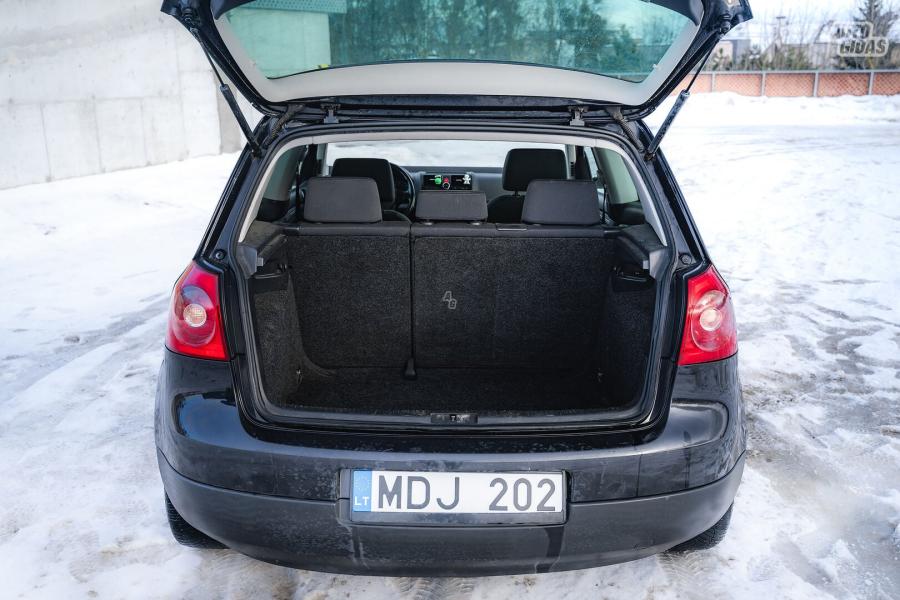 Melns Volkswagen Golf 2005 Kauņa, ar dzinēja tilpumu 1.90 L un nobraukumu 407 tūkst. km par 1100 €, foto 6 vietnē AUTOMOTO.COM.LV