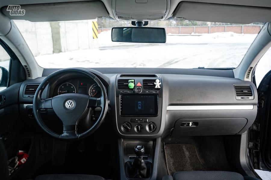 Melns Volkswagen Golf 2005 Kauņa, ar dzinēja tilpumu 1.90 L un nobraukumu 407 tūkst. km par 1100 €, foto 8 vietnē AUTOMOTO.COM.LV
