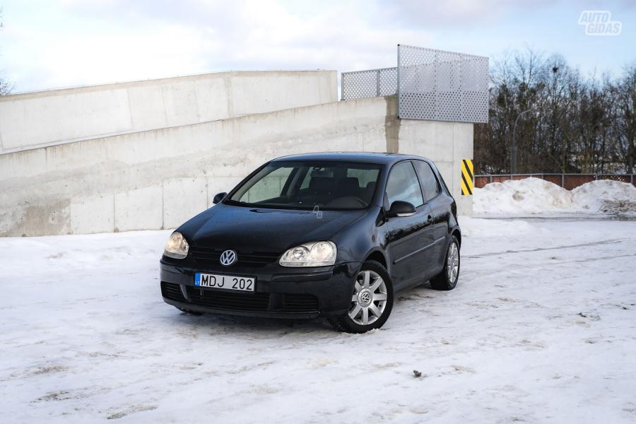 Melns Volkswagen Golf 2005 Kauņa, ar dzinēja tilpumu 1.90 L un nobraukumu 407 tūkst. km par 1100 €, foto 11 vietnē AUTOMOTO.COM.LV
