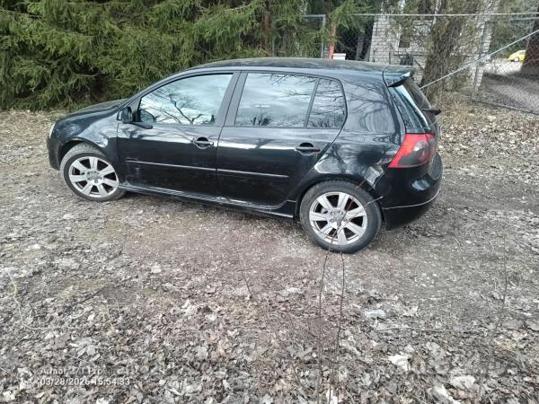 Melns Volkswagen Golf 2005 Tallina, ar dzinēja tilpumu 1.90 L un nobraukumu 300 tūkst. km par 1300 €, foto 11 vietnē AUTOMOTO.COM.LV