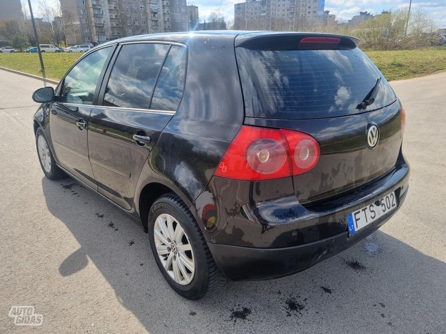 Melns Volkswagen Golf 2005 Kauņa, ar dzinēja tilpumu 1.90 L un nobraukumu 356 tūkst. km par 1150 €, foto 4 vietnē AUTOMOTO.COM.LV