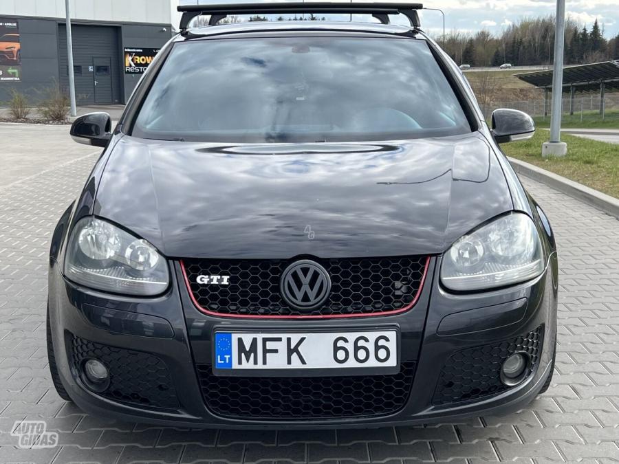 Melns Volkswagen Golf 2005 Kauņa, ar dzinēja tilpumu 2.00 L un nobraukumu 251 tūkst. km par 3999 €, foto 3 vietnē AUTOMOTO.COM.LV