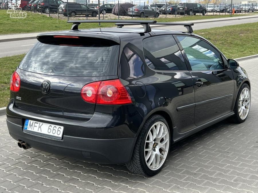 Melns Volkswagen Golf 2005 Kauņa, ar dzinēja tilpumu 2.00 L un nobraukumu 251 tūkst. km par 3999 €, foto 6 vietnē AUTOMOTO.COM.LV