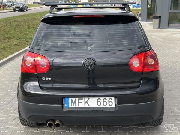 Black Volkswagen Golf 2005 in Kaunas, with an engine capacity of 2.00 L and mileage of 251 thousand km for 3999 €, photo 6 on AUTOMOTO.COM.LV