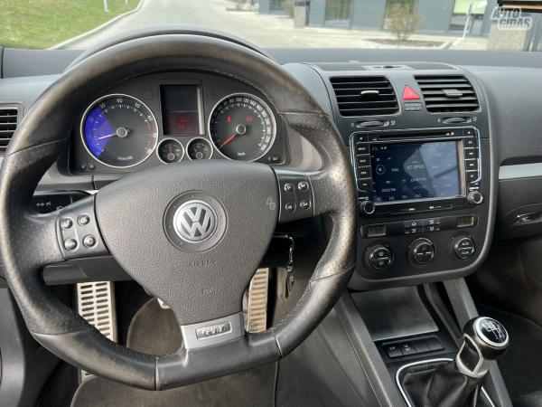 Black Volkswagen Golf 2005 in Kaunas, with an engine capacity of 2.00 L and mileage of 251 thousand km for 3999 €, photo 10 on AUTOMOTO.COM.LV