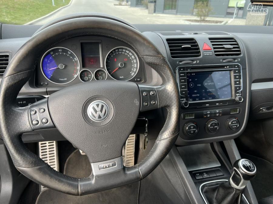 Melns Volkswagen Golf 2005 Kauņa, ar dzinēja tilpumu 2.00 L un nobraukumu 251 tūkst. km par 3999 €, foto 11 vietnē AUTOMOTO.COM.LV