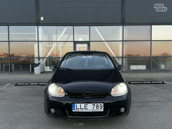 Black Volkswagen Golf 2005 in Panevezys, with an engine capacity of 2.00 L and mileage of 372 thousand km for 1150 €, photo 3 on AUTOMOTO.COM.LV