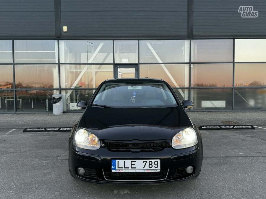 Black Volkswagen Golf 2005 in Panevezys, with an engine capacity of 2.00 L and mileage of 372 thousand km for 1150 €, photo 4 on AUTOMOTO.COM.LV