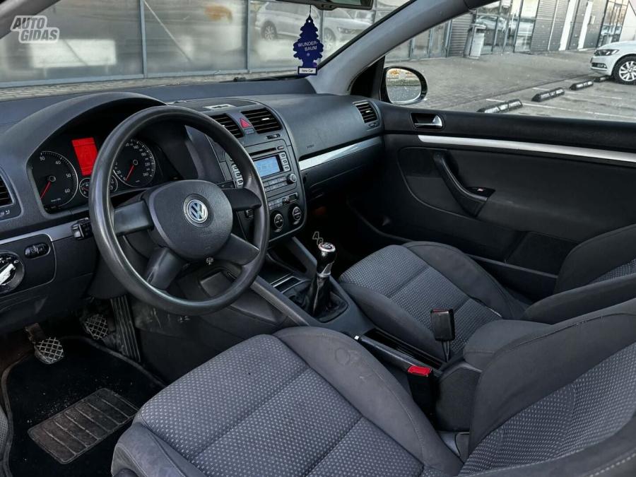 Black Volkswagen Golf 2005 in Panevezys, with an engine capacity of 2.00 L and mileage of 372 thousand km for 1150 €, photo 12 on AUTOMOTO.COM.LV