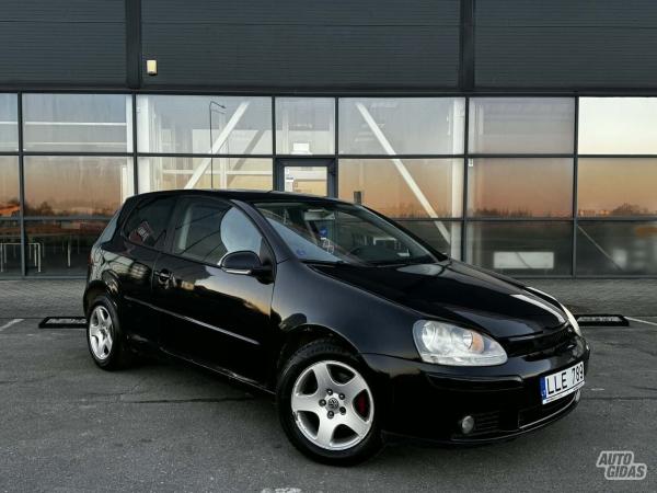 Melns Volkswagen Golf 2005 Panevēža, ar dzinēja tilpumu 2.00 L un nobraukumu 372 tūkst. km par 999 €, foto 1 vietnē AUTOMOTO.COM.LV
