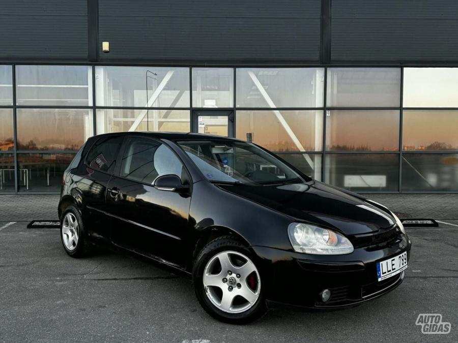 Black Volkswagen Golf 2005 in Panevezys, with an engine capacity of 2.00 L and mileage of 372 thousand km for 999 €, photo 1 on AUTOMOTO.COM.LV