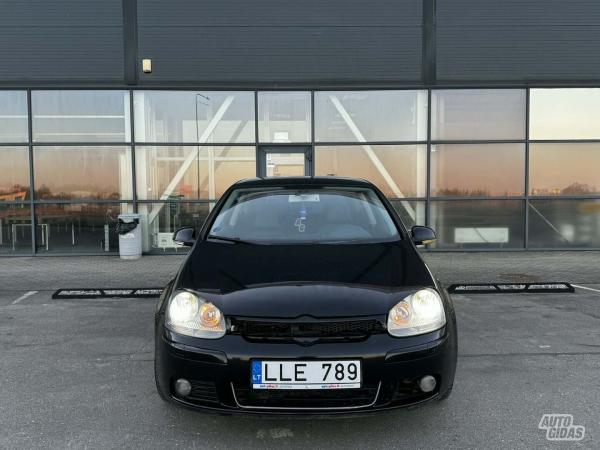 Melns Volkswagen Golf 2005 Panevēža, ar dzinēja tilpumu 2.00 L un nobraukumu 372 tūkst. km par 999 €, foto 3 vietnē AUTOMOTO.COM.LV