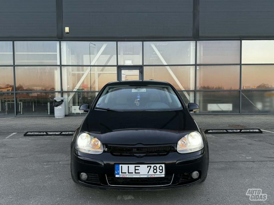 Black Volkswagen Golf 2005 in Panevezys, with an engine capacity of 2.00 L and mileage of 372 thousand km for 999 €, photo 4 on AUTOMOTO.COM.LV