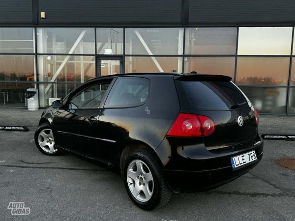 Melns Volkswagen Golf 2005 Panevēža, ar dzinēja tilpumu 2.00 L un nobraukumu 372 tūkst. km par 999 €, foto 9 vietnē AUTOMOTO.COM.LV