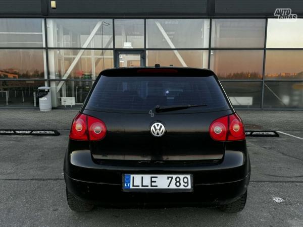 Melns Volkswagen Golf 2005 Panevēža, ar dzinēja tilpumu 2.00 L un nobraukumu 372 tūkst. km par 999 €, foto 10 vietnē AUTOMOTO.COM.LV