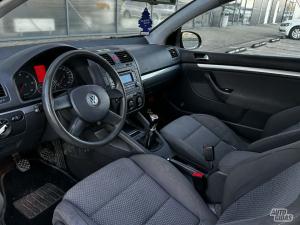 Black Volkswagen Golf 2005 in Panevezys, with an engine capacity of 2.00 L and mileage of 372 thousand km for 999 €, photo 13 on AUTOMOTO.COM.LV