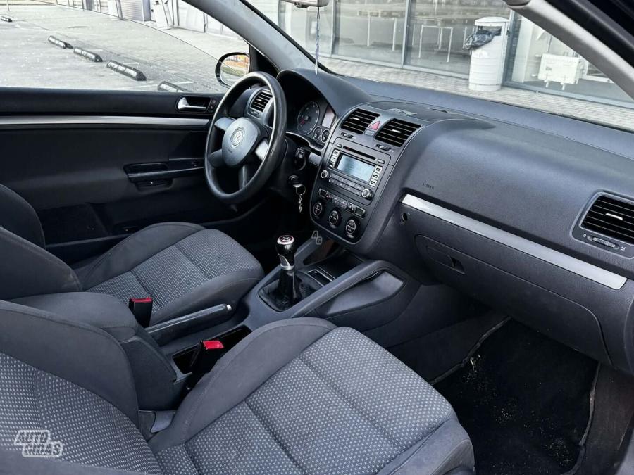 Black Volkswagen Golf 2005 in Panevezys, with an engine capacity of 2.00 L and mileage of 372 thousand km for 999 €, photo 15 on AUTOMOTO.COM.LV