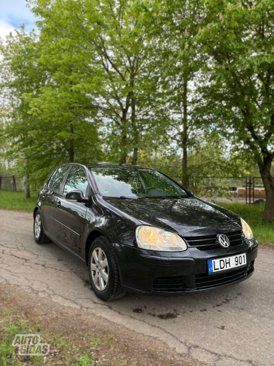 Melns Volkswagen Golf 2005 Radviliškis, ar dzinēja tilpumu 2.00 L un nobraukumu 300 tūkst. km par 1500 €, foto 1 vietnē AUTOMOTO.COM.LV