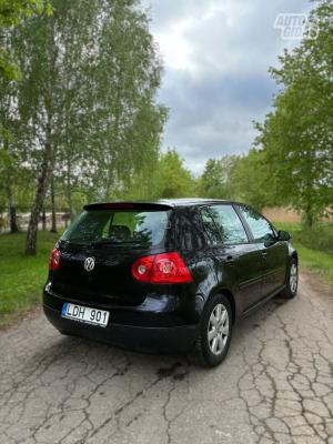 Melns Volkswagen Golf 2005 Radviliškis, ar dzinēja tilpumu 2.00 L un nobraukumu 300 tūkst. km par 1500 €, foto 4 vietnē AUTOMOTO.COM.LV