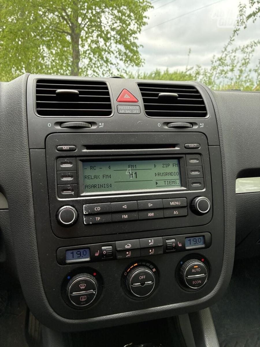 Melns Volkswagen Golf 2005 Radviliškis, ar dzinēja tilpumu 2.00 L un nobraukumu 300 tūkst. km par 1500 €, foto 9 vietnē AUTOMOTO.COM.LV
