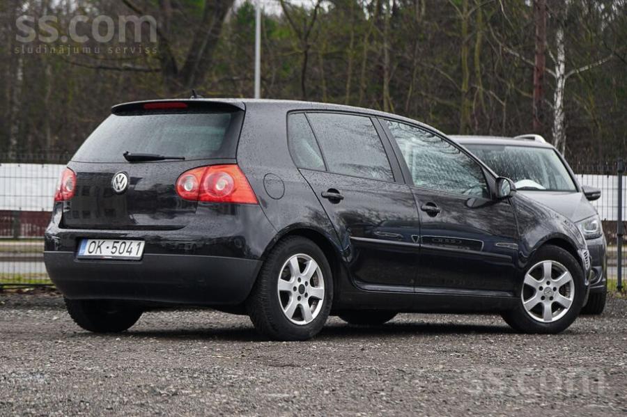 Black Volkswagen Golf 2005 in Riga, with an engine capacity of 1.40 L and mileage of 211 thousand km for 2990 €, photo 5 on AUTOMOTO.COM.LV