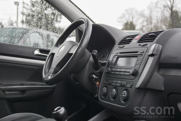 Melns Volkswagen Golf 2005 Rīga, ar dzinēja tilpumu 1.40 L un nobraukumu 211 tūkst. km par 2990 €, foto 6 vietnē AUTOMOTO.COM.LV