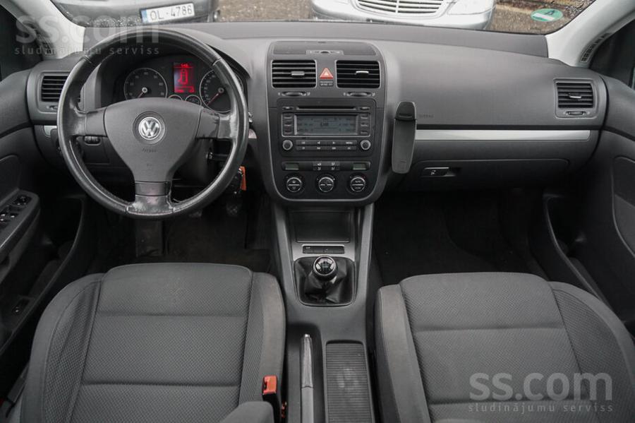 Black Volkswagen Golf 2005 in Riga, with an engine capacity of 1.40 L and mileage of 211 thousand km for 2990 €, photo 9 on AUTOMOTO.COM.LV