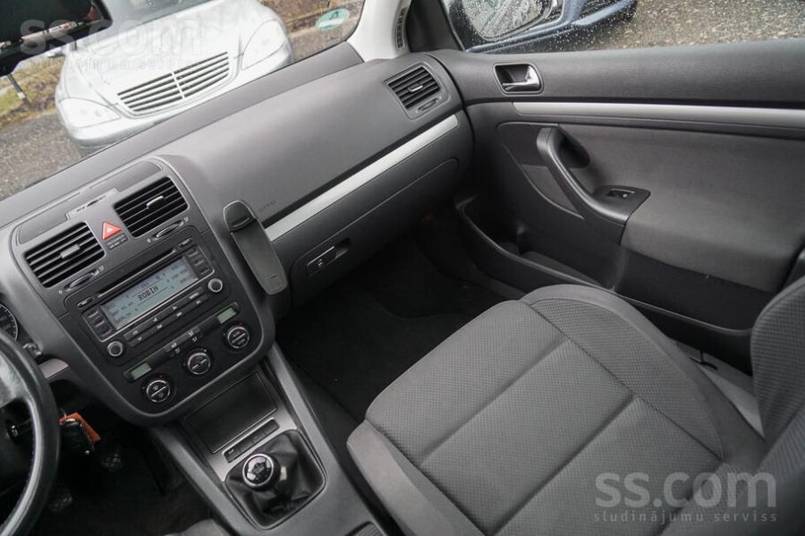 Black Volkswagen Golf 2005 in Riga, with an engine capacity of 1.40 L and mileage of 211 thousand km for 2990 €, photo 10 on AUTOMOTO.COM.LV