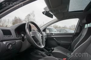 Black Volkswagen Golf 2005 in Riga, with an engine capacity of 1.40 L and mileage of 211 thousand km for 2990 €, photo 12 on AUTOMOTO.COM.LV