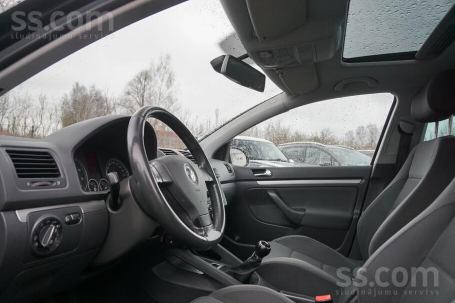 Black Volkswagen Golf 2005 in Riga, with an engine capacity of 1.40 L and mileage of 211 thousand km for 2990 €, photo 12 on AUTOMOTO.COM.LV