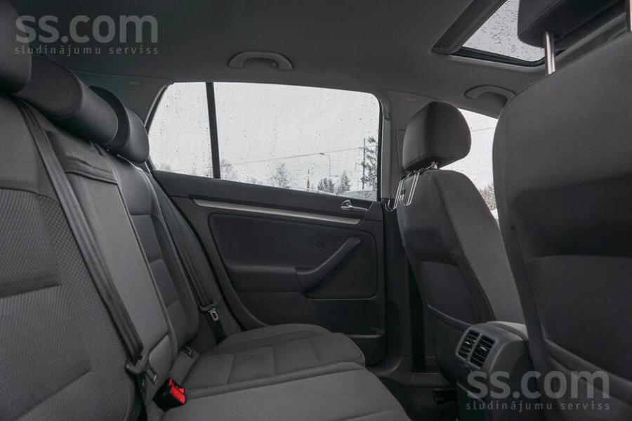 Black Volkswagen Golf 2005 in Riga, with an engine capacity of 1.40 L and mileage of 211 thousand km for 2990 €, photo 13 on AUTOMOTO.COM.LV