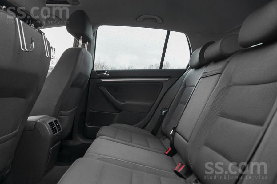 Black Volkswagen Golf 2005 in Riga, with an engine capacity of 1.40 L and mileage of 211 thousand km for 2990 €, photo 14 on AUTOMOTO.COM.LV