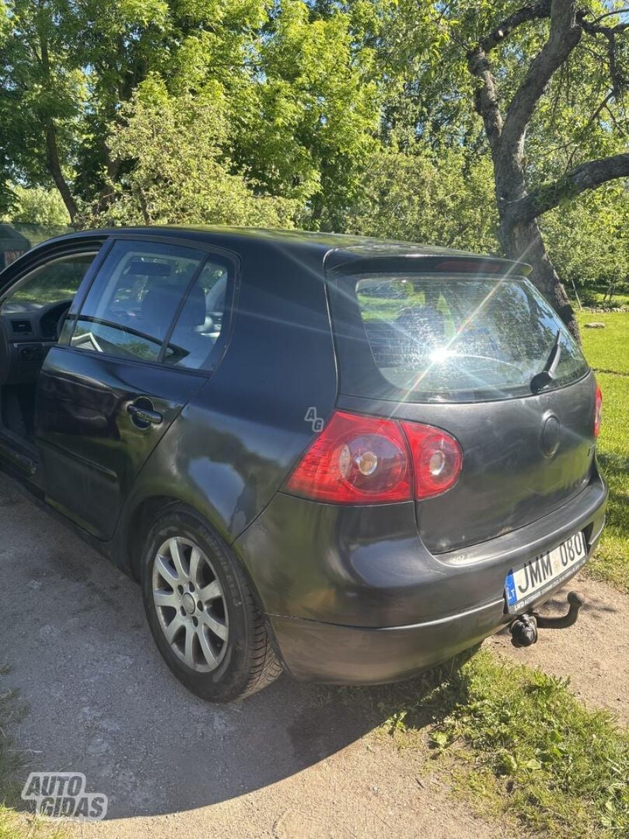 Black Volkswagen Golf 2005 in Alytus, with an engine capacity of 2.00 L and mileage of 387 thousand km for 1000 €, photo 7 on AUTOMOTO.COM.LV
