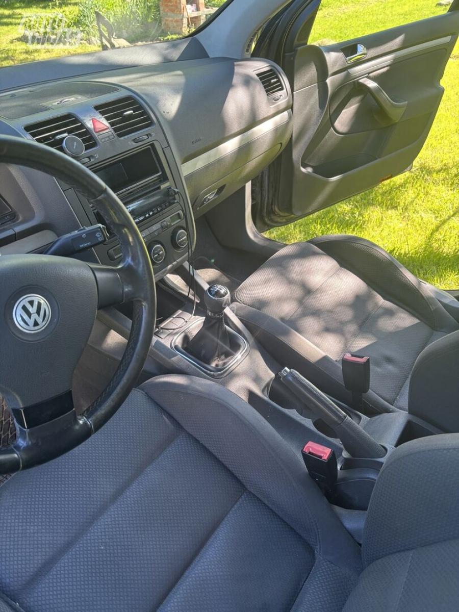 Black Volkswagen Golf 2005 in Alytus, with an engine capacity of 2.00 L and mileage of 387 thousand km for 1000 €, photo 14 on AUTOMOTO.COM.LV