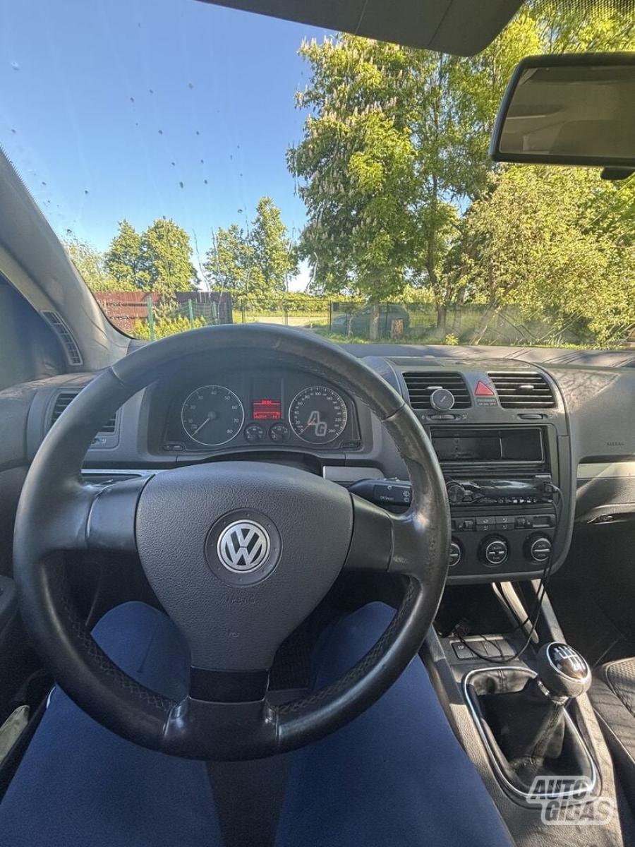 Black Volkswagen Golf 2005 in Alytus, with an engine capacity of 2.00 L and mileage of 387 thousand km for 1000 €, photo 25 on AUTOMOTO.COM.LV