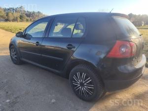 Black Volkswagen Golf 2005 in Tukums, with an engine capacity of 1.90 L and mileage of 560 thousand km for 850 €, photo 3 on AUTOMOTO.COM.LV