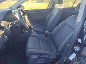 Black Volkswagen Golf 2005 in Tukums, with an engine capacity of 1.90 L and mileage of 560 thousand km for 850 €, photo 13 on AUTOMOTO.COM.LV