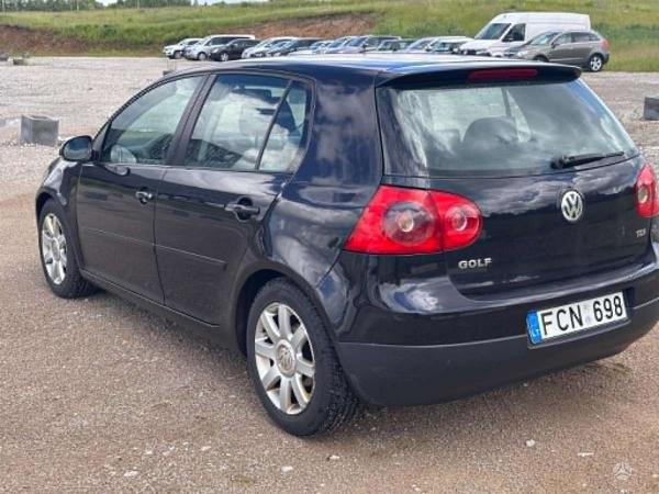 Black Volkswagen Golf 2005 in Vilnius, with an engine capacity of 1.90 L and mileage of 302 thousand km for 1500 €, photo 2 on AUTOMOTO.COM.LV