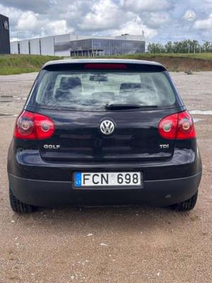 Melns Volkswagen Golf 2005 Viļņa, ar dzinēja tilpumu 1.90 L un nobraukumu 302 tūkst. km par 1500 €, foto 4 vietnē AUTOMOTO.COM.LV