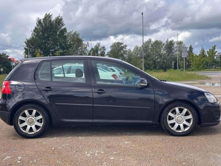 Melns Volkswagen Golf 2005 Viļņa, ar dzinēja tilpumu 1.90 L un nobraukumu 302 tūkst. km par 1500 €, foto 5 vietnē AUTOMOTO.COM.LV