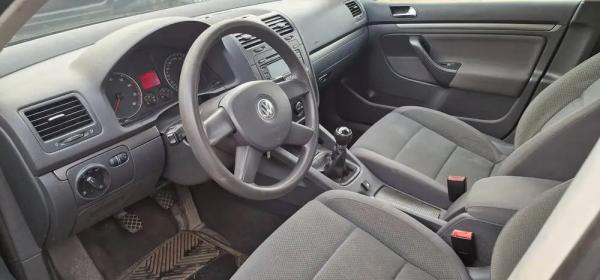 Black Volkswagen Golf 2005 in Valmiera, with an engine capacity of 1.40 L and mileage of 325 thousand km for 1200 €, photo 8 on AUTOMOTO.COM.LV