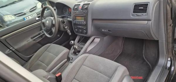 Black Volkswagen Golf 2005 in Valmiera, with an engine capacity of 1.40 L and mileage of 325 thousand km for 1200 €, photo 9 on AUTOMOTO.COM.LV